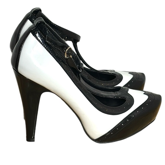 Pinup Couture | Shoes | New Pinup Couture Bettie 22 Black White Tstrap ...